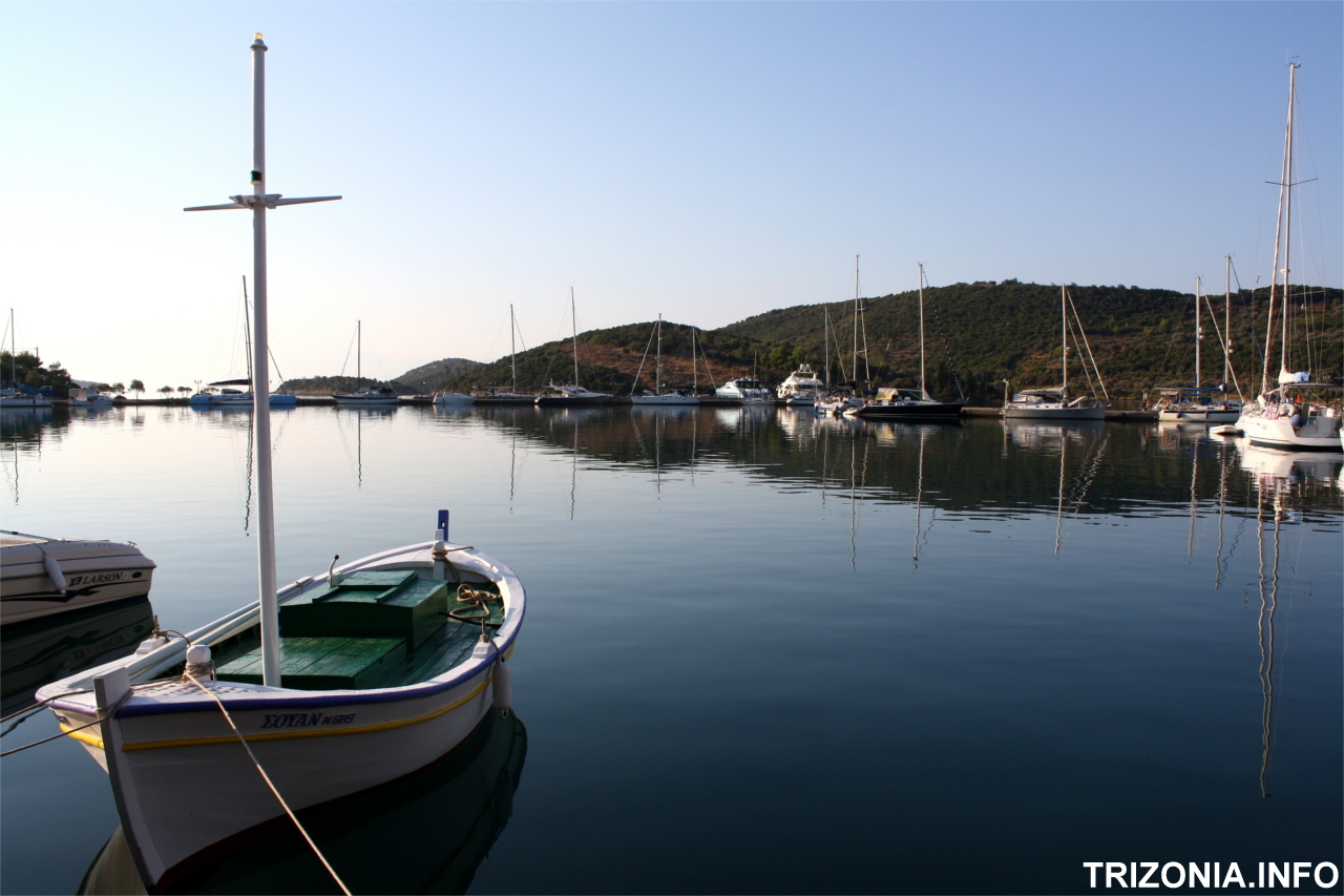 Trizonia Island - www.trizonia.info - Trizonia Island is a truly ...